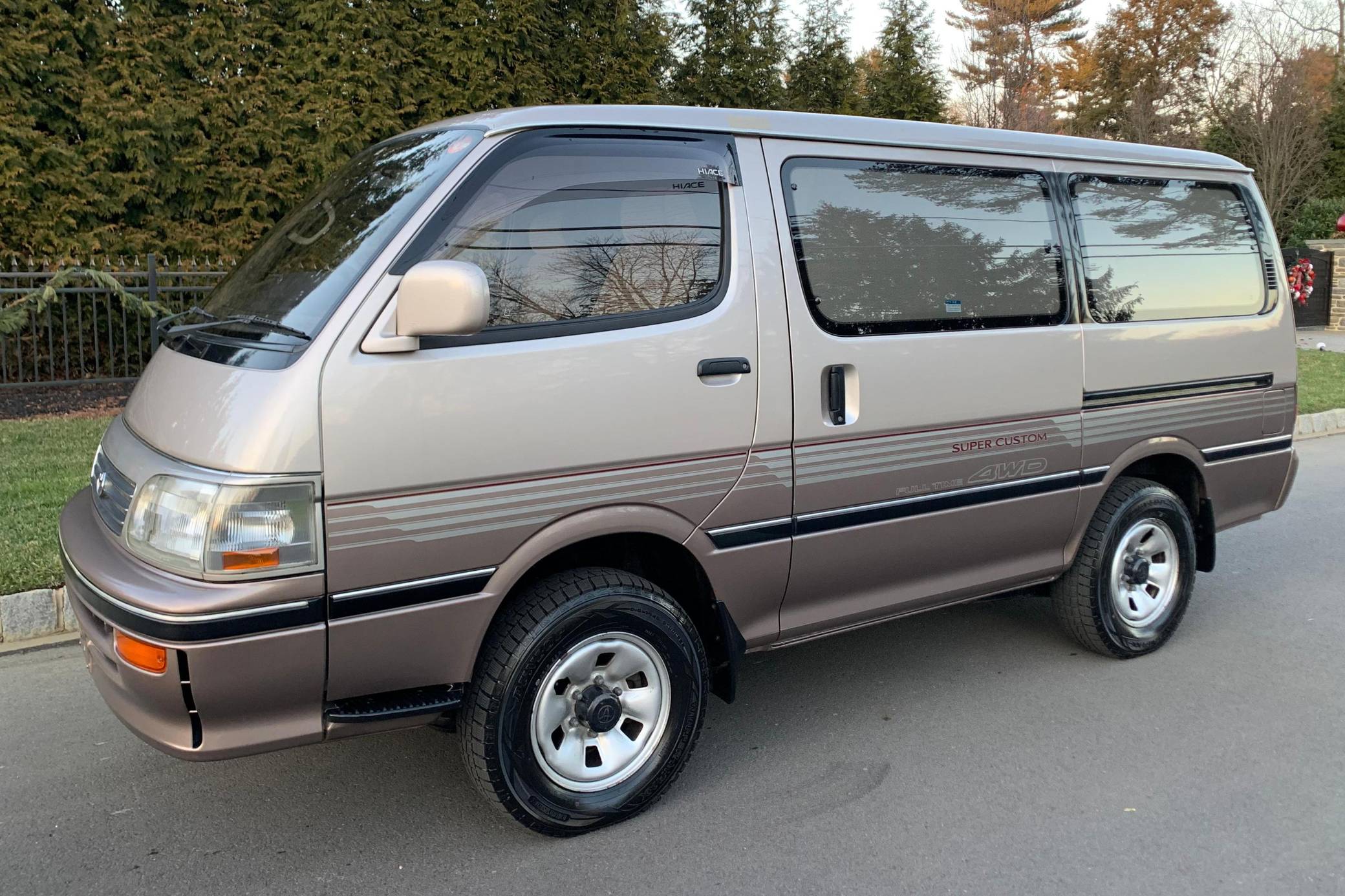 1994 Toyota HiAce Super Custom 4WD for Sale - Cars & Bids