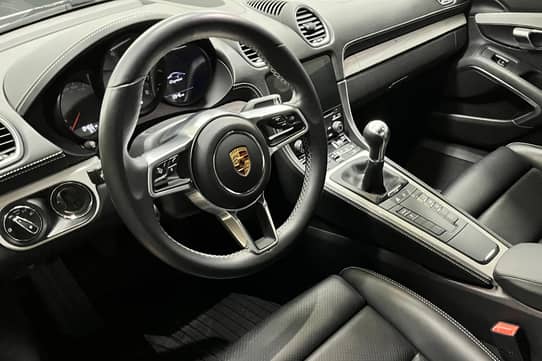 2022 Porsche Cayman Interior